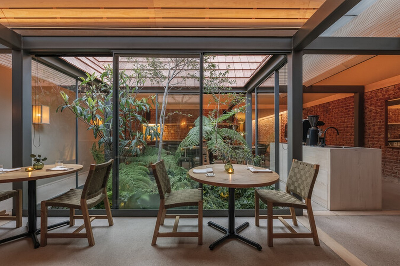 AÚNA Restaurant: Merging Architecture and Gastronomy - Archzest