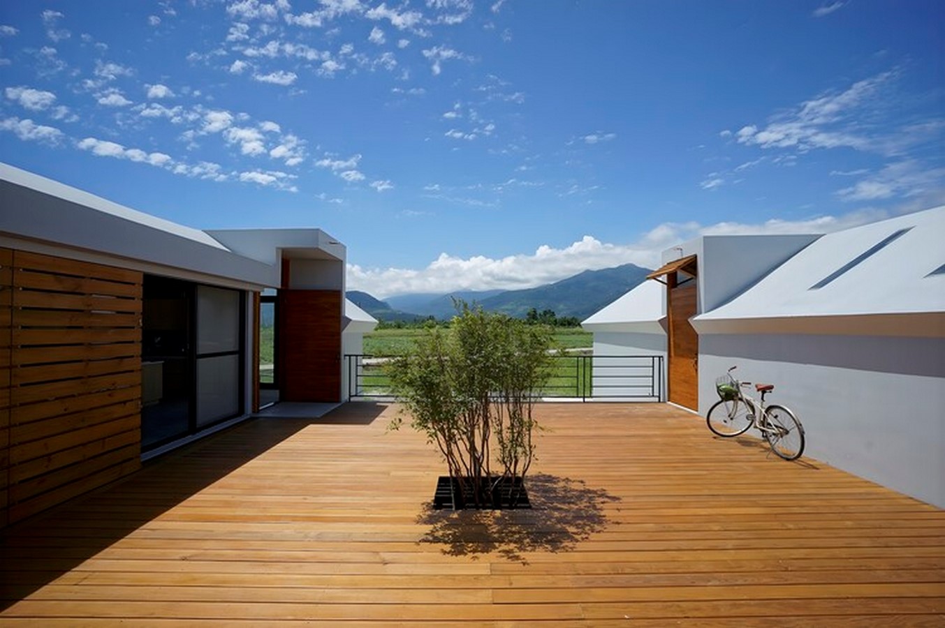 Embracing Nature: The Hidden House - Archzest