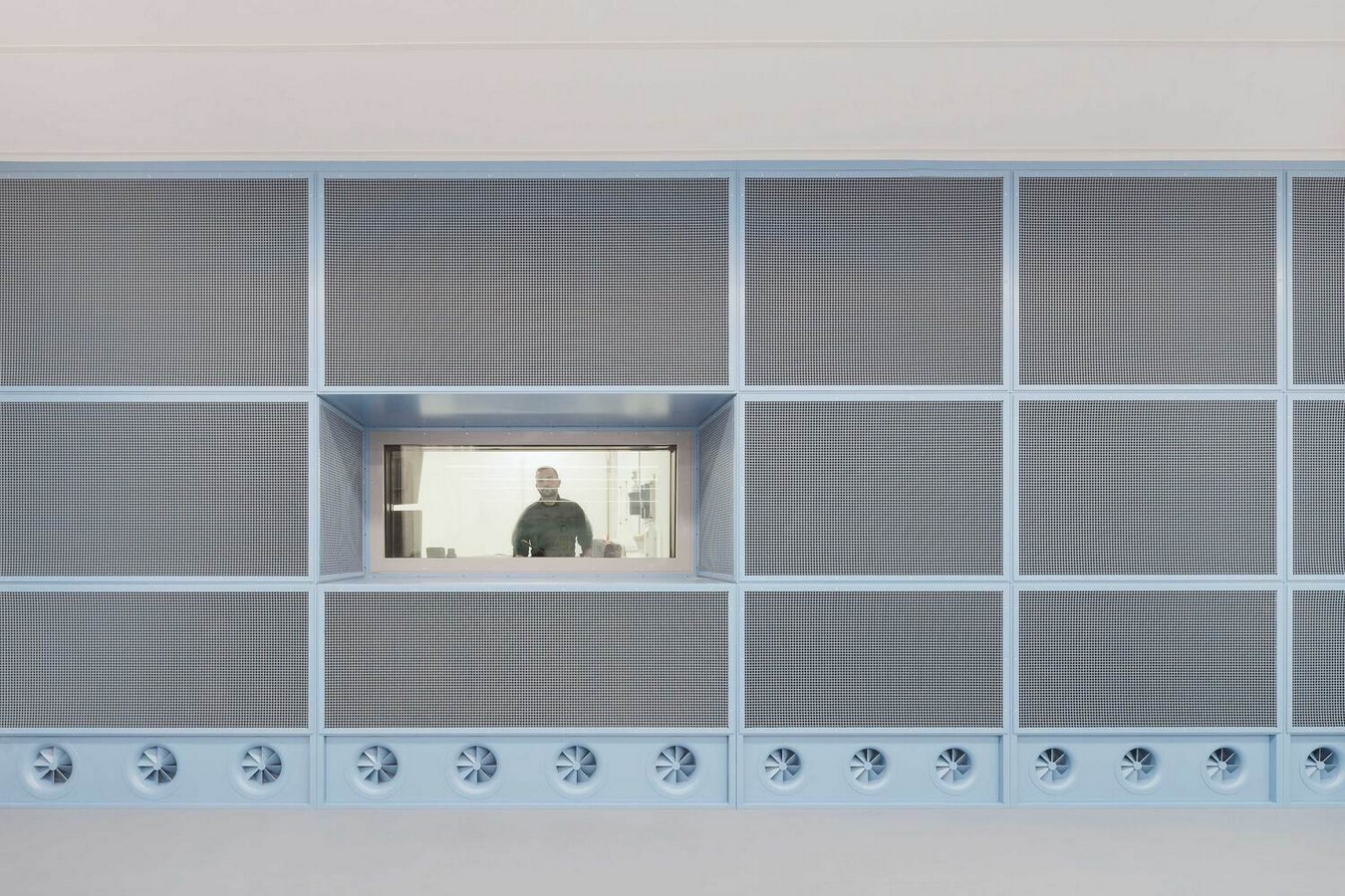 Order and Emblematic Design: Bavarian State Police in Passau - Archzest